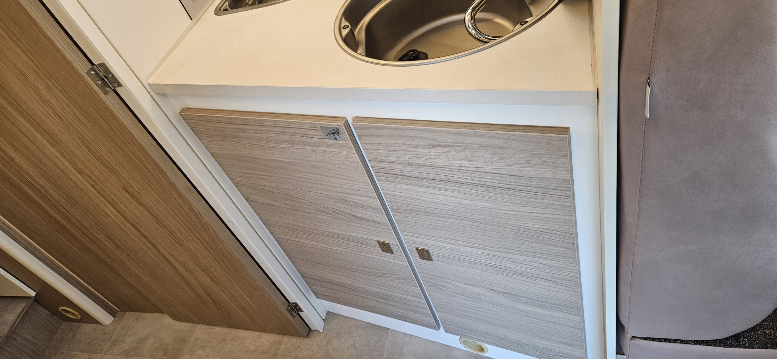 Rimor Evo 95+, 4 Berth Automatic Motorhome – Rentacampa